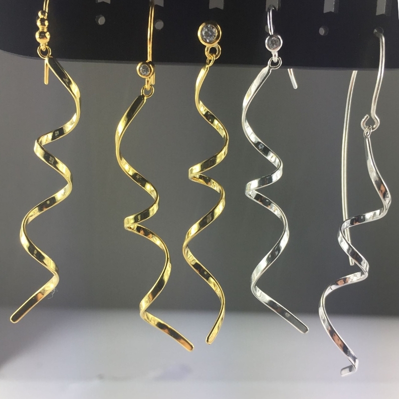 Lav selv øreringe med snoet vedhæng